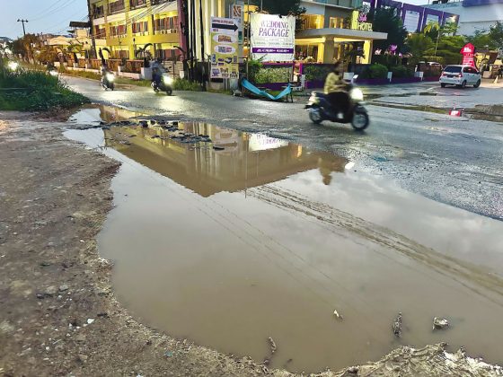 Baru Dilebarkan, Jalan Putri Hijau Kembali Rusak | Harian Batam Pos